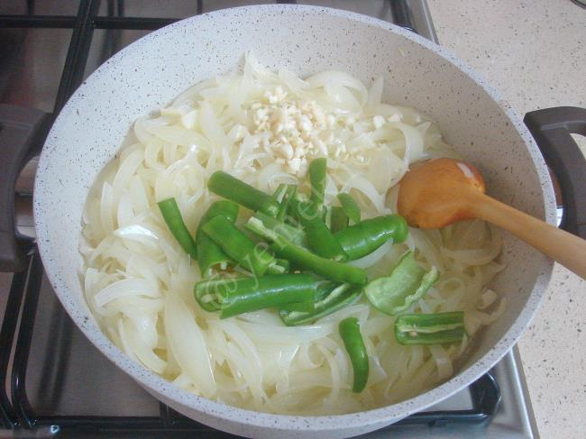 Soğan Yemeği Nasıl Yapılır? (3/8) | Resimli Yemek Tarifleri