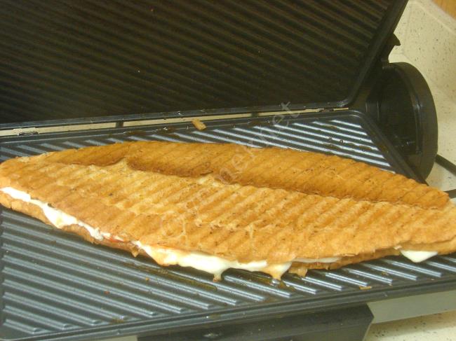 Sucuklu Tost Nasıl Yapılır? (10/12) | Resimli Yemek Tarifleri