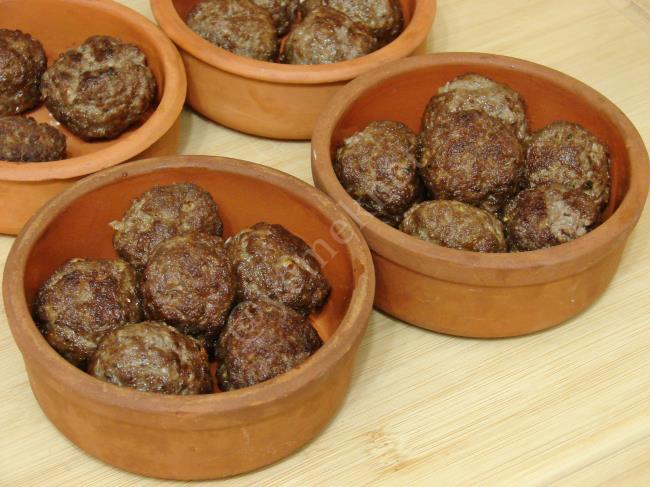 Güveçte Soslu Köfte Nasıl Yapılır? (7/16) | Resimli Yemek Tarifleri